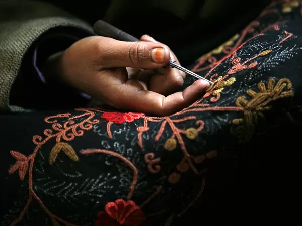 THE FINE ART OF EMBROIDERY: HIGH DRESSMAKING | FIB