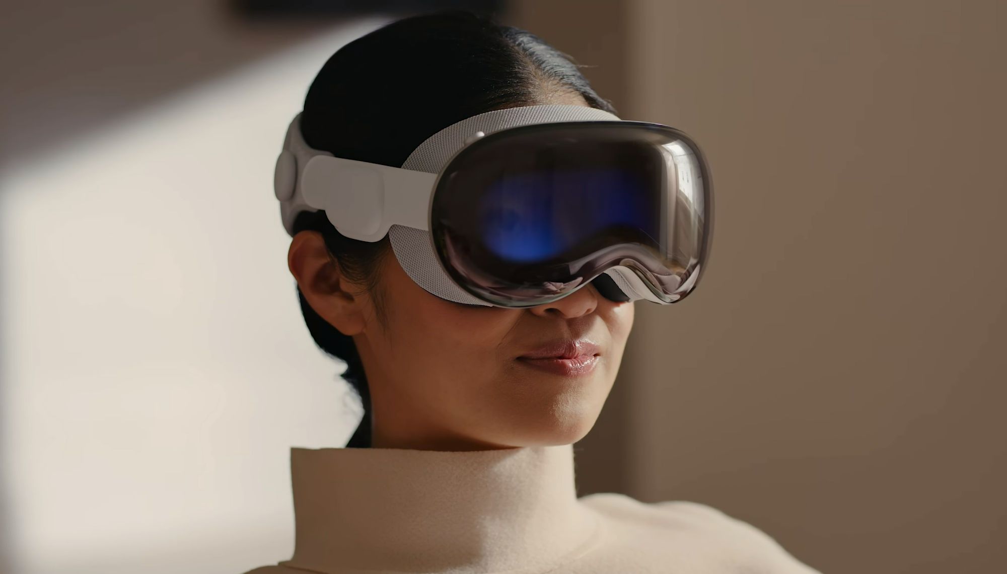 APPLE INTRODUCES VISION PRO FIB